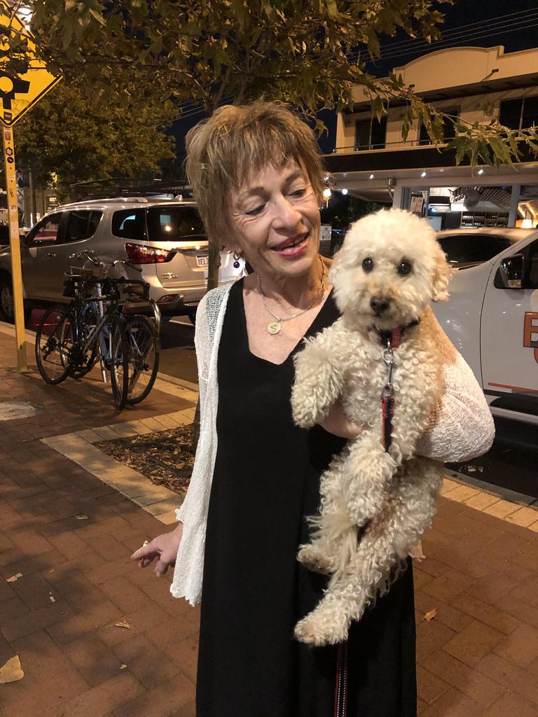 FlingFinder Adult Singles: North Perth Women: "lisabeth"